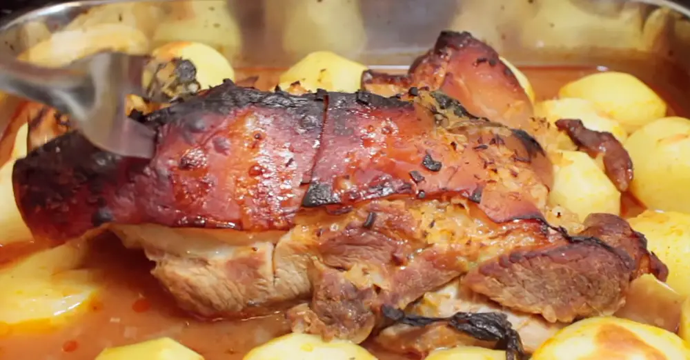 Pernil de cerdo al horno lleno de sabor | Raza Folklorica!