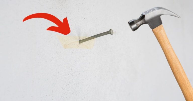 Porque hay que colocar papel adhesivo al clavar un clavo en la pared ...
