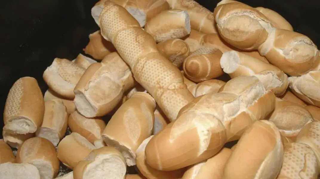 El truco para que el pan duro parezca recién salido del horno | Raza ...