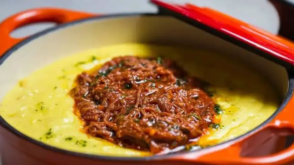 Polenta con carne molida simple, hazla así para servir en los días ...