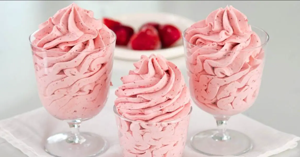 ¡Postre cremoso de frutilla en 5 minutos! Sin hornear, sin harina ...